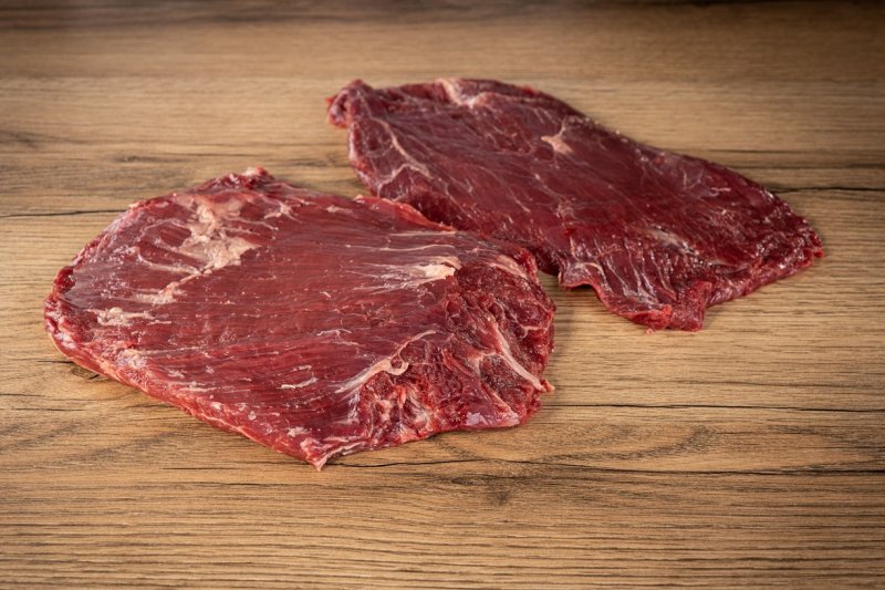 HOVĚZÍ PUPEK, SLABINA (Flank steak)(3555) cca 1,5 kg vcelku (14 ...